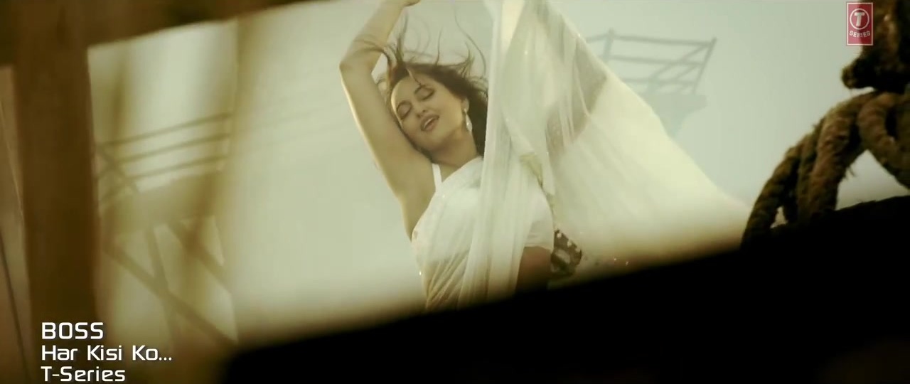 Sonakshi Sinha in Har Kisi Ko song from movie Boss / Boss - Bollywood Photos